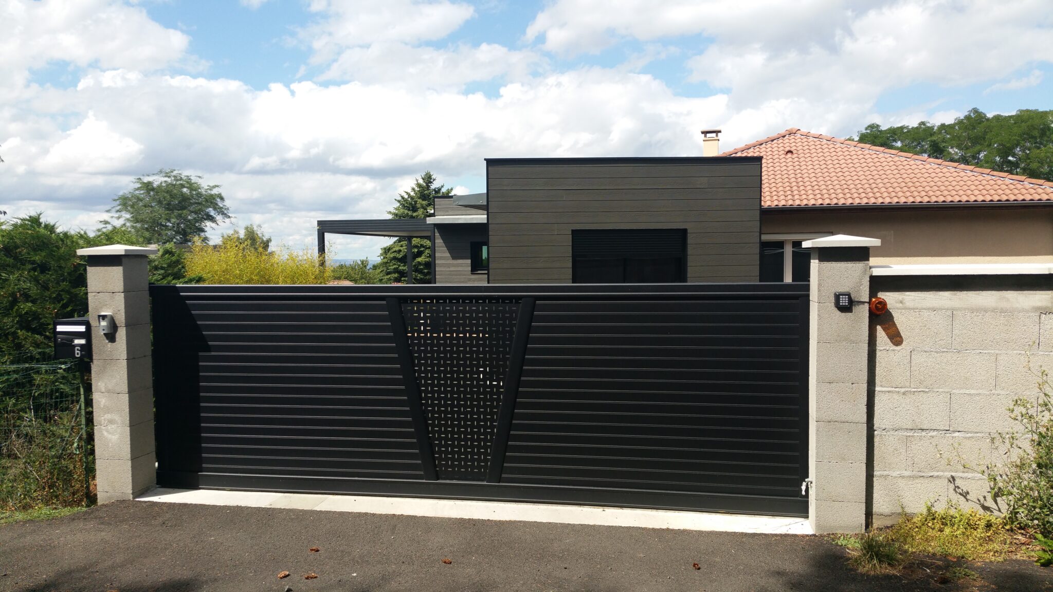 Portail coulissant en aluminium sur mesure à Troyes - Villemin VM